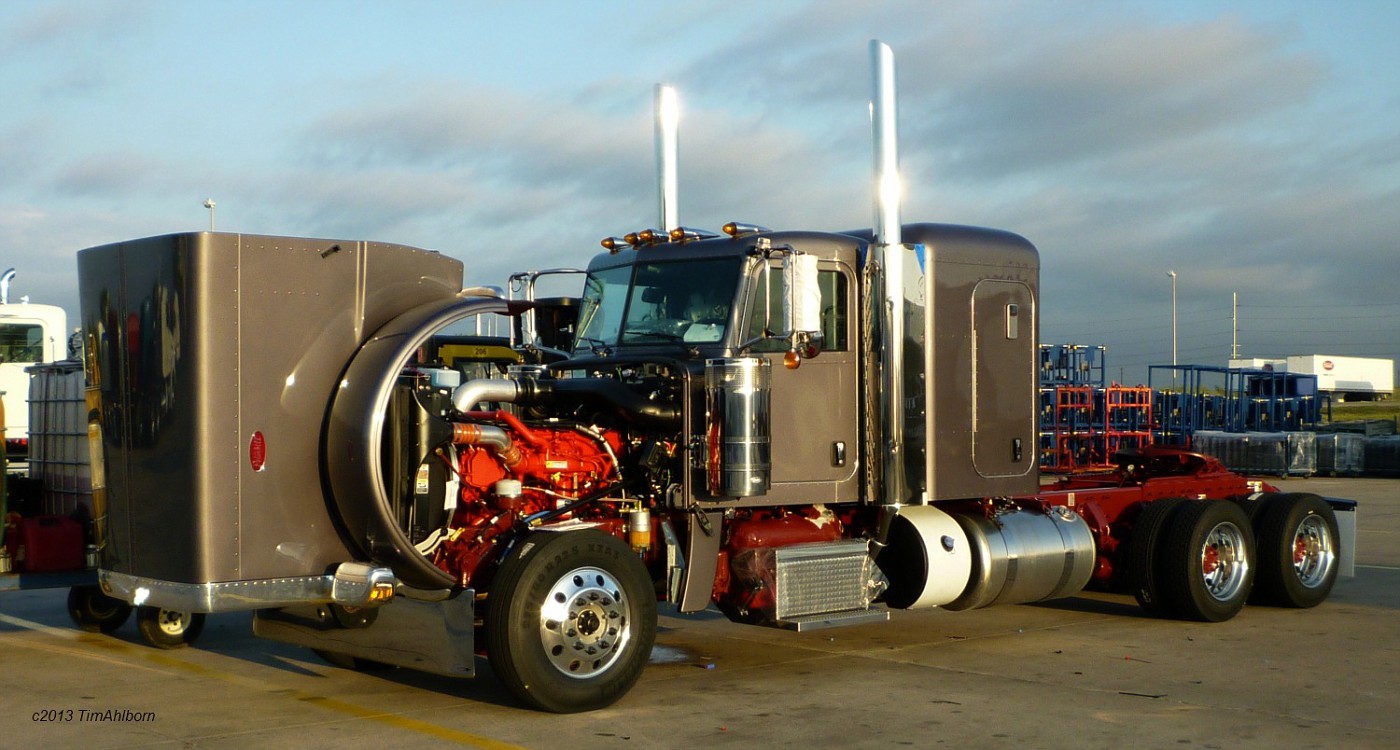 Photo: red frame gray body 389 at dawn 2013 | 389 album | Mackinac359 ...