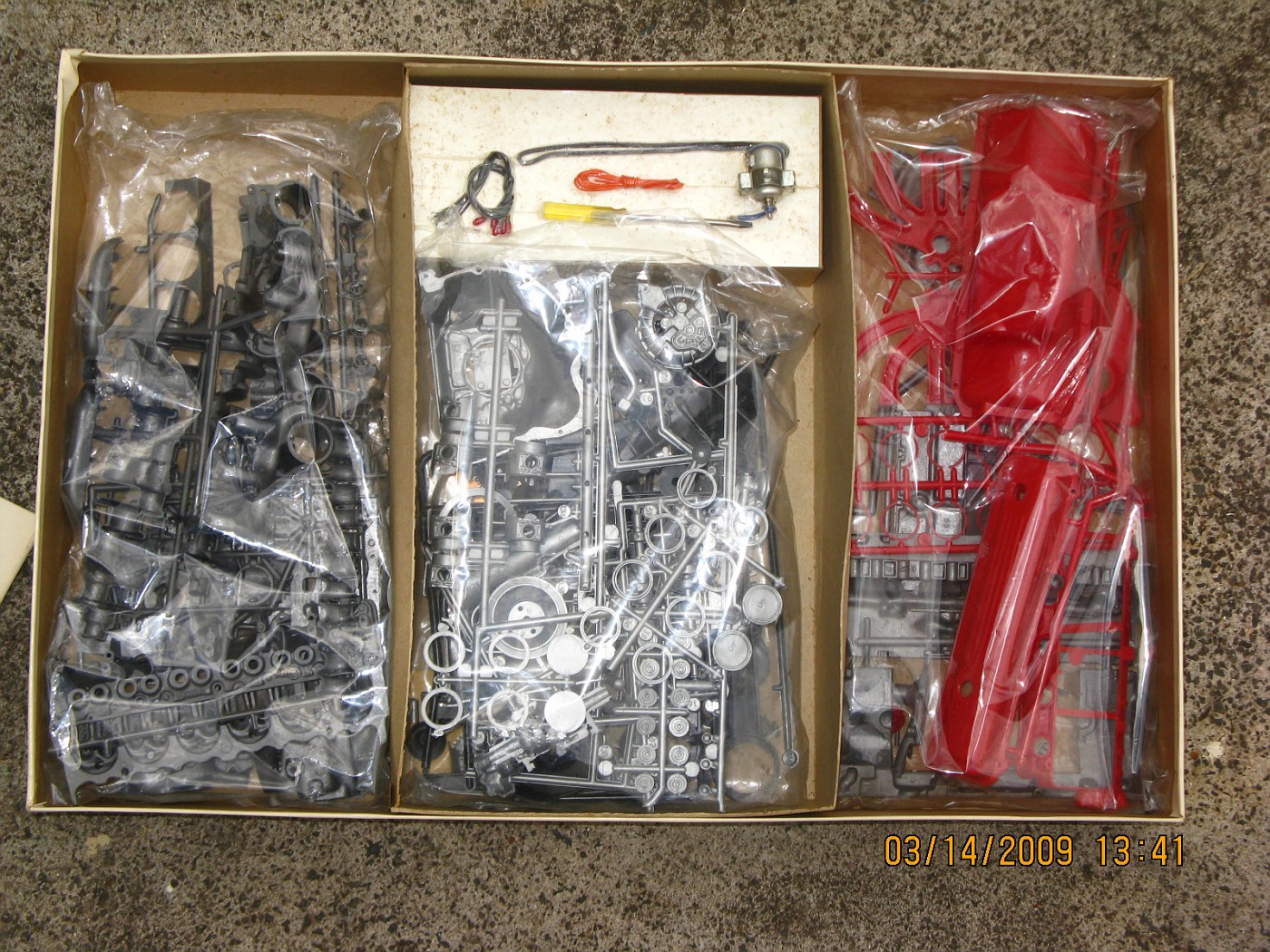 Photo: IMG 3404 | REVELL Chrysler Slant 6 Motorized engine #H-1553-1295 ...