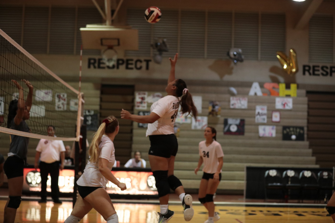 Photo: AM4I6044 | Hawaii- Radford High Volleyball Varsity White Team ...