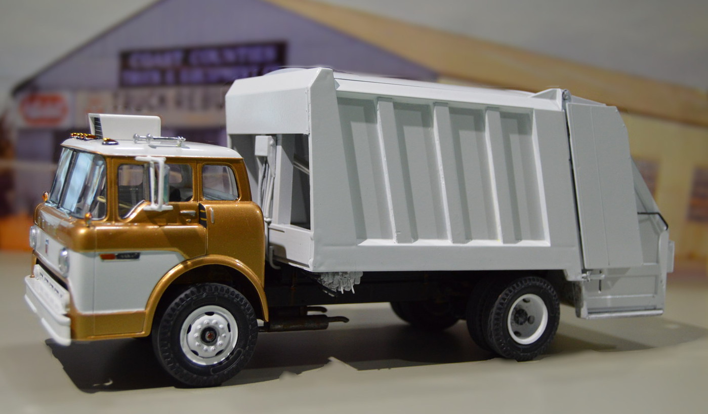 Photo: DSC 8421a blurred background | Round2 AMT Ford C900 GarWood Test ...