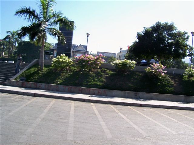 Photo: Une des place du Champs de Mars. | Haiti, Port-au-Prince with ...