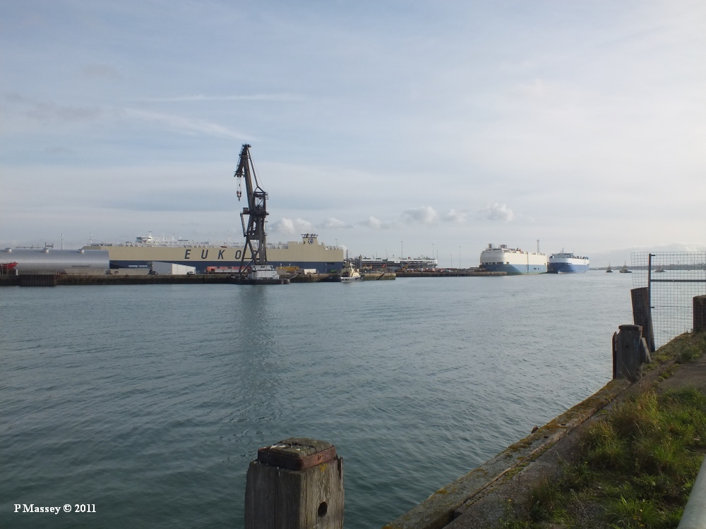 Photo: MORNING COURIER HEROIC ACE ARC COURAGE 20111123 001 | SAGA PEARL ...