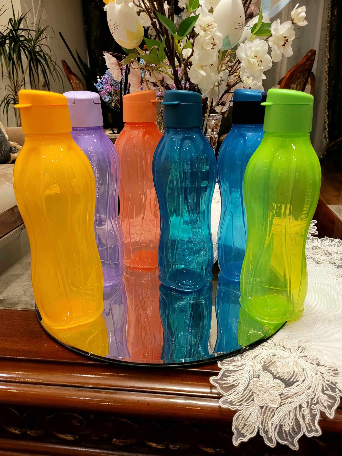 Photo: Foto labai iškraipo spalvas, ypač turkio spalvytės buteliuko ...