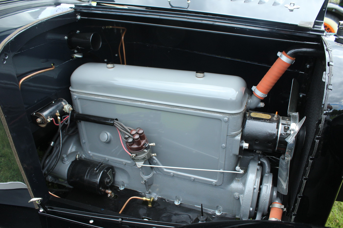 This is a really cleanly designed engine compartment... Integral cam ...