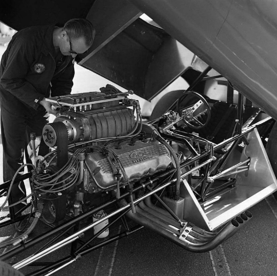 Photo: Changing The Plugs | 2 RACE CAR OWNERS,DRIVERS & CREW II album | LOUD-PEDAL | Fotki.com ...