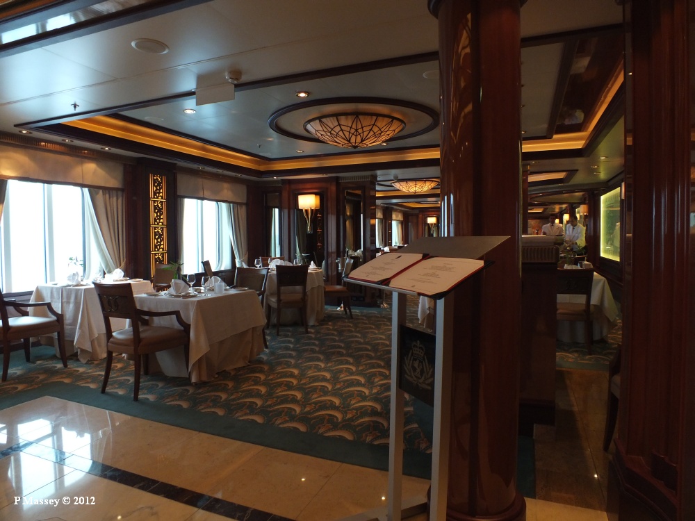 Photo: QUEEN ELIZABETH Britannia Club 20120115 001 | Britannia Club ...